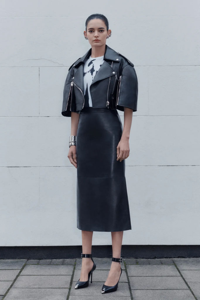 Alexander McQueen's Pre-Autumn 2022 collection looks as sharp as ever