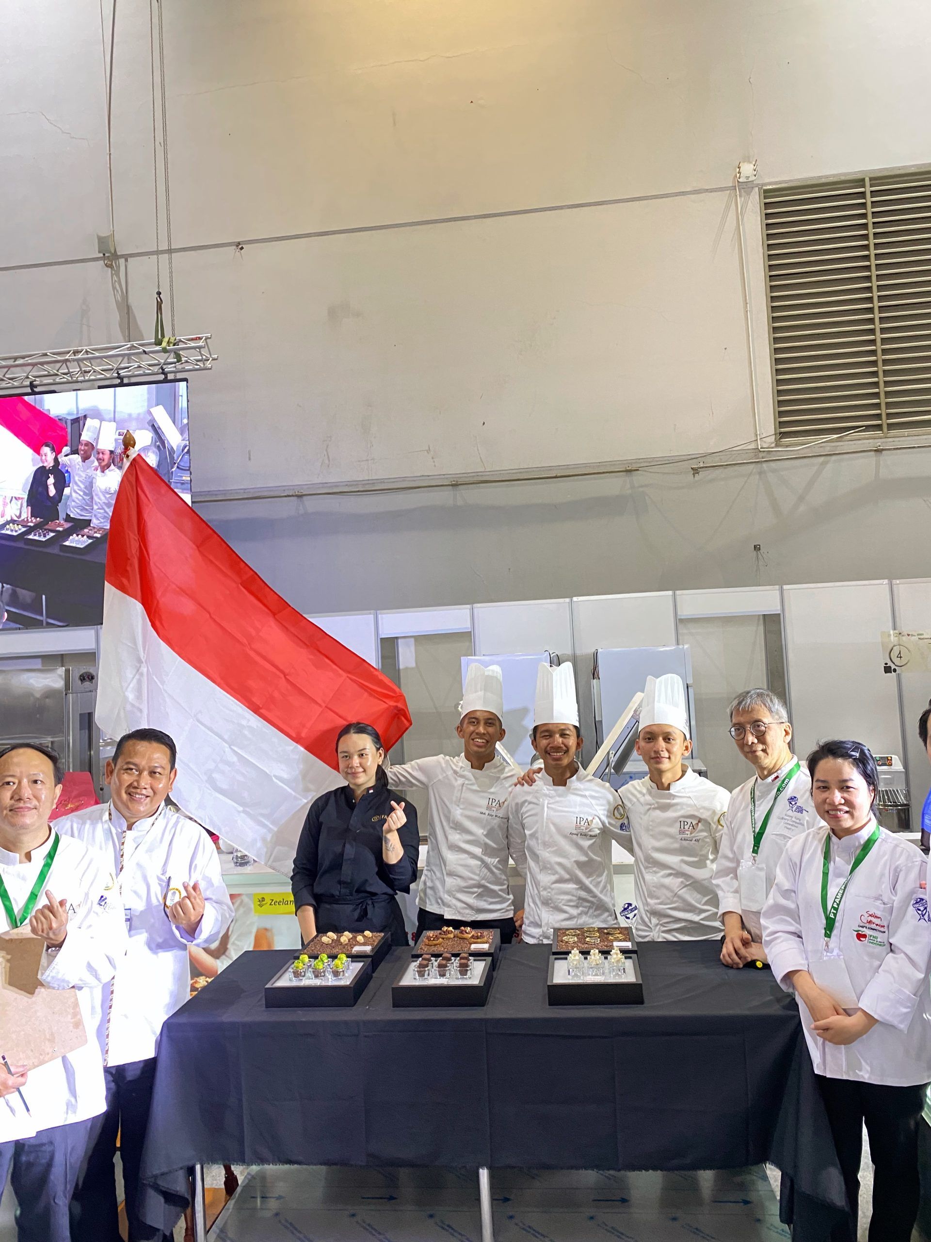 Celebrating KAKAW’s gold medal at the Champion Cake Collection