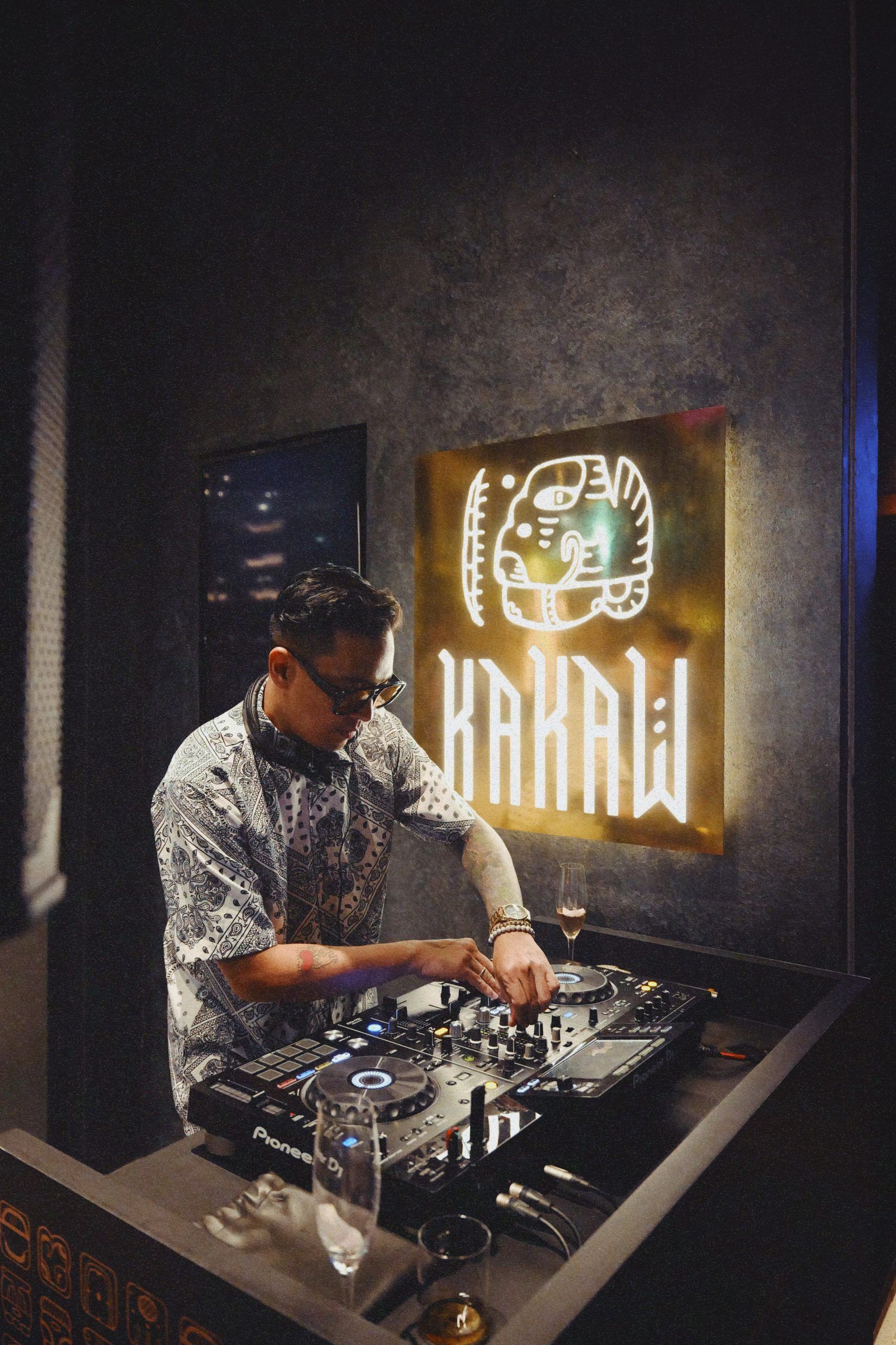 Celebrating KAKAW’s gold medal at the Champion Cake Collection