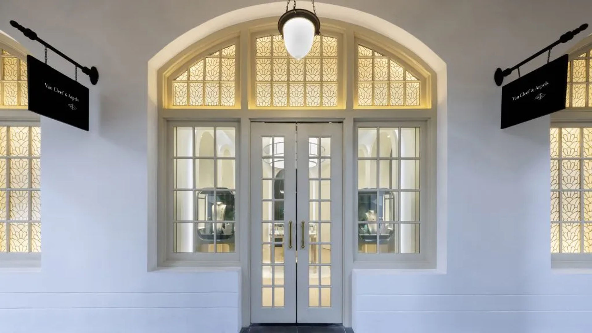 Discover Van Cleef & Arpels' "Precious Nature" Exhibition at Raffles Hotel