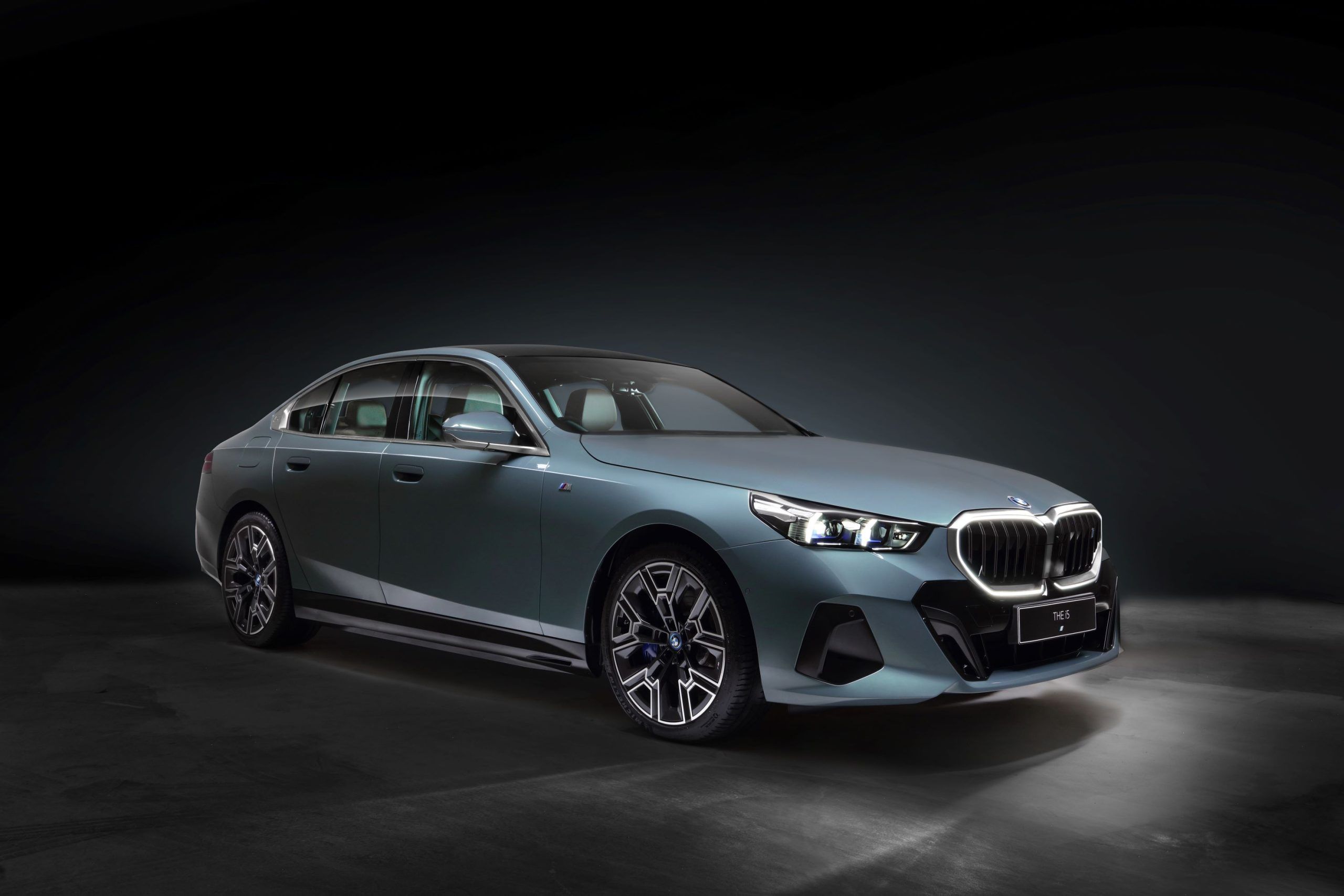 Leading the Way: the new BMW i5 eDrive40 M Sport