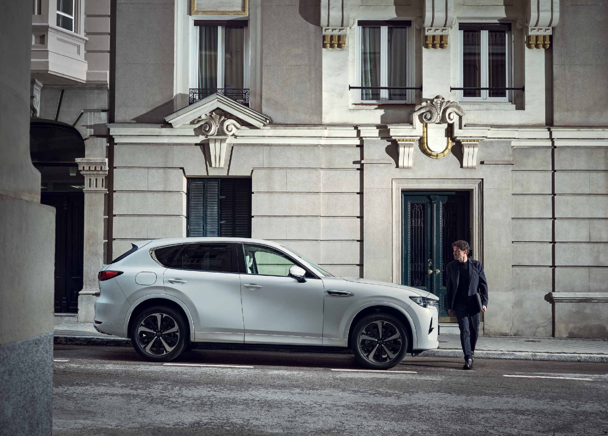A quick glimpse of the forceful Mazda CX-60