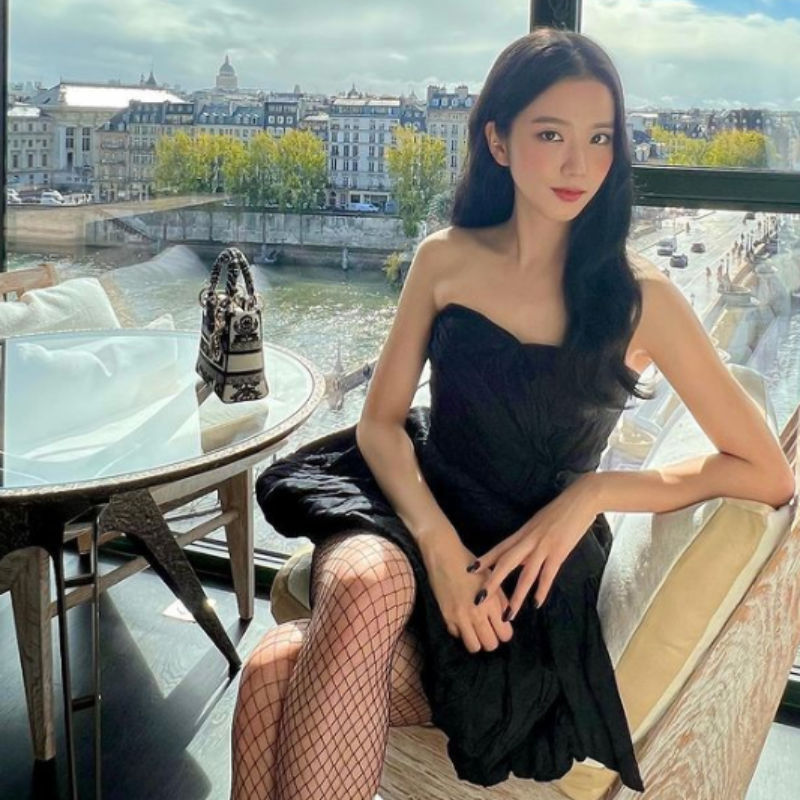 Take note of these five styles that made Jisoo a style icon