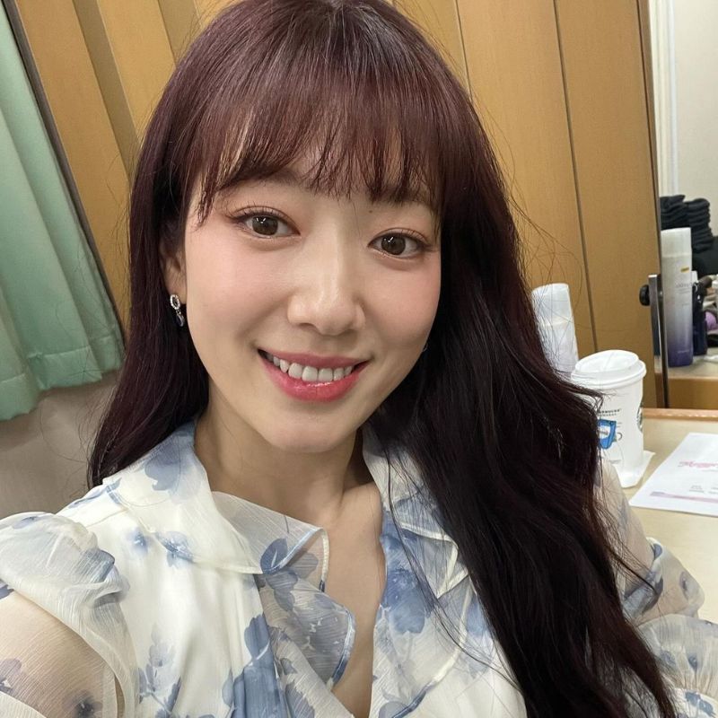 The skincare routines and beauty advice of Park Shin-hye for glass skin