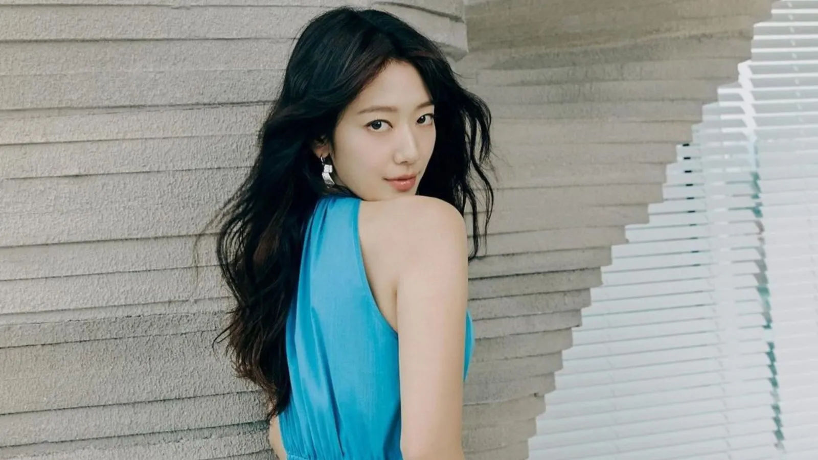 The skincare routines and beauty advice of Park Shin-hye for glass skin