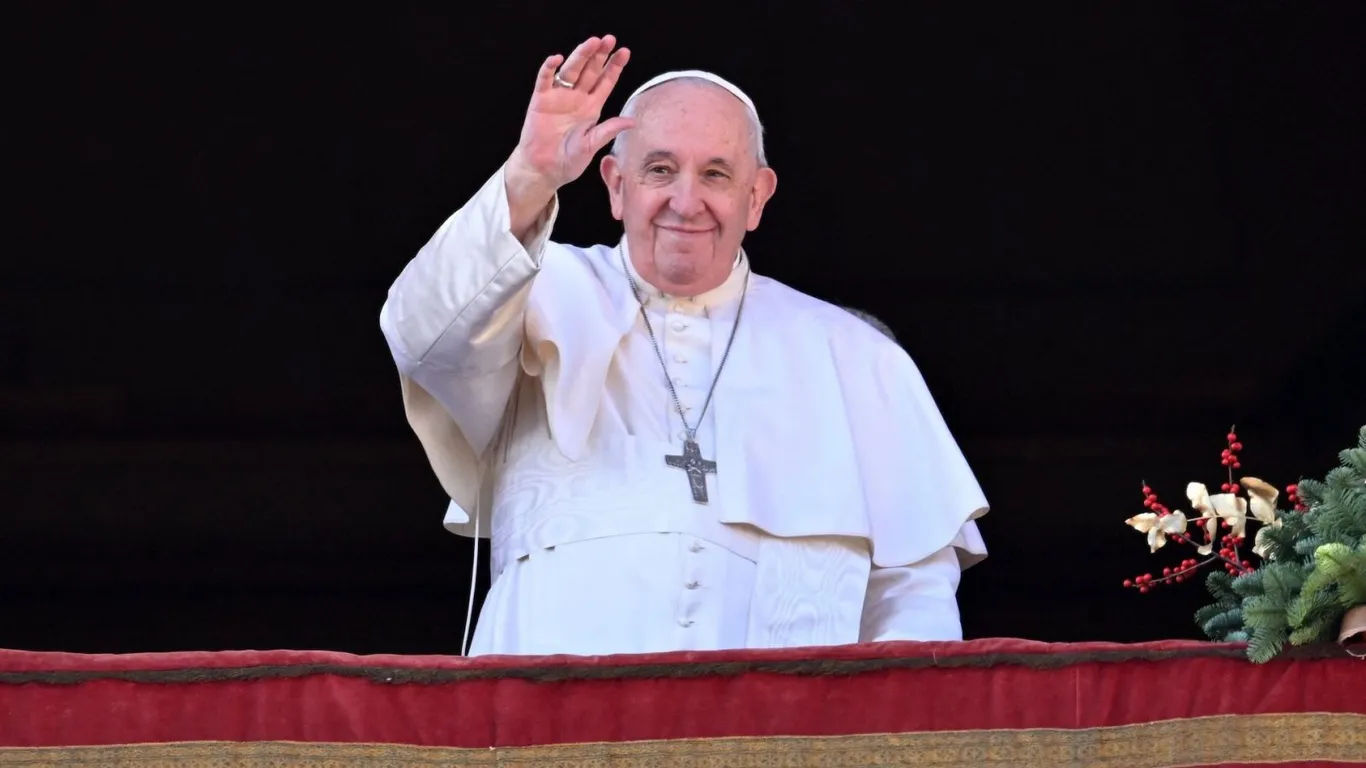 Honoring Pope Francis, a Leader Who Dismantled the Papal Tradition