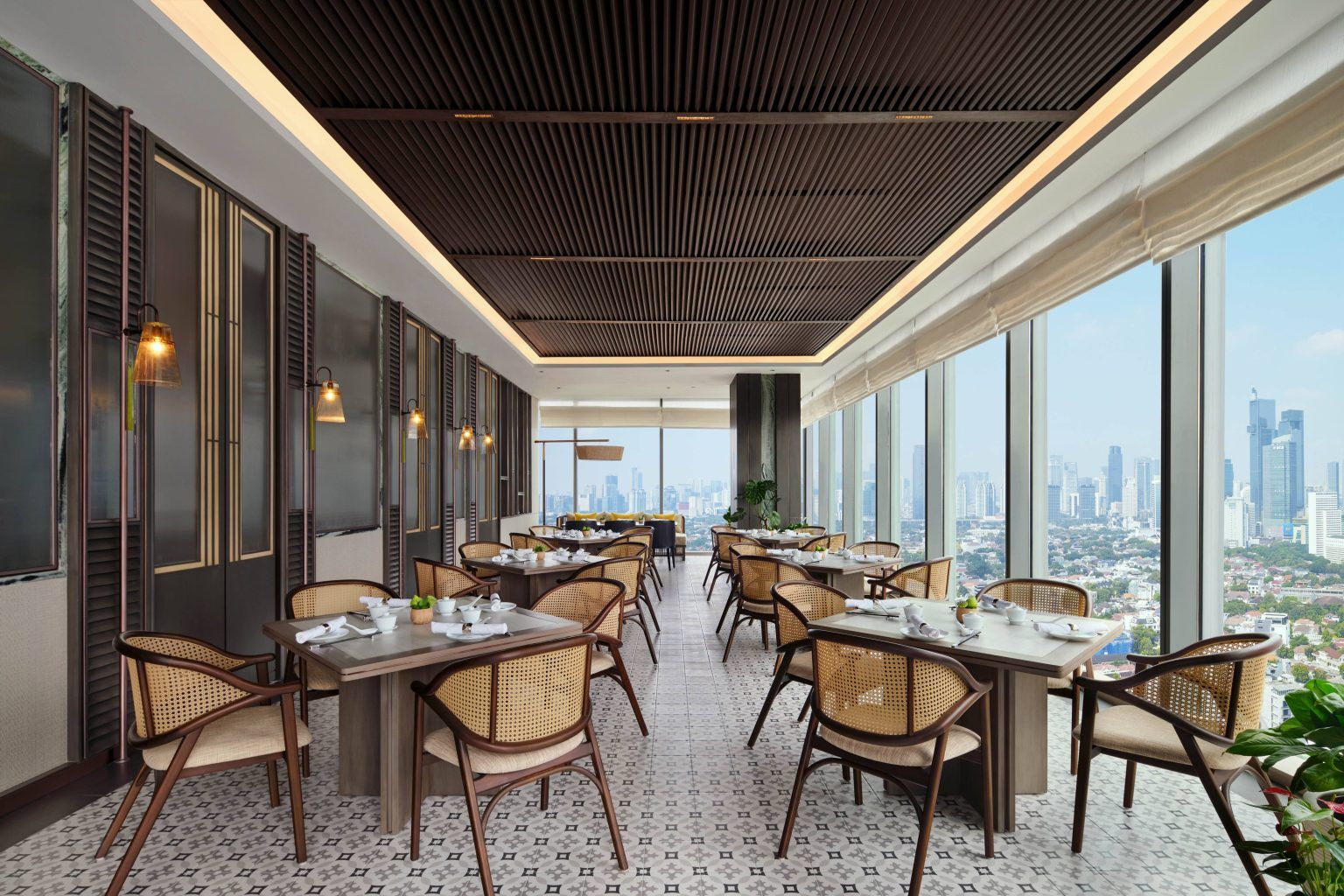 Li Lian at Park Hyatt Jakarta serves Cantonese refinement above the city