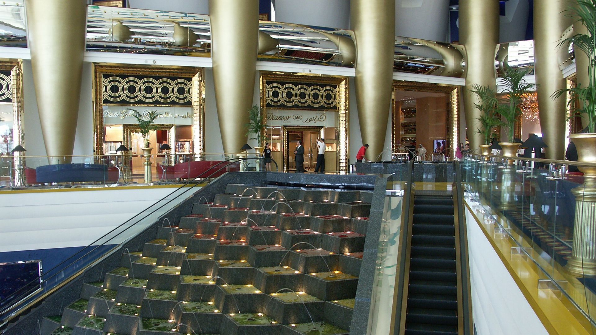 Burj Al Arab Hotel will be closed for 18 months
