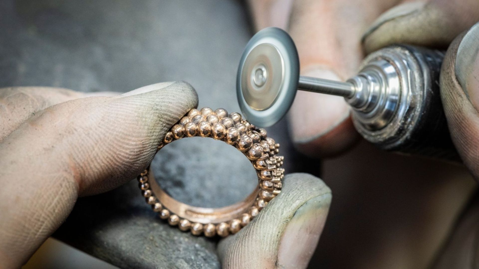Chains of continuity: the new Perlée rings from Van Cleef & Arpel