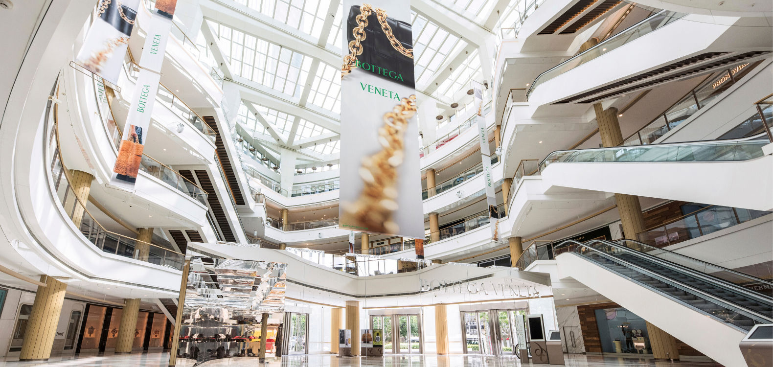 The Invisible Store by Bottega Veneta artfully creates an optical illusion