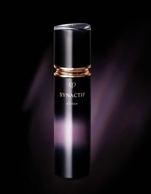The all-new Synactif improves the skin tone, texture and contours like ...