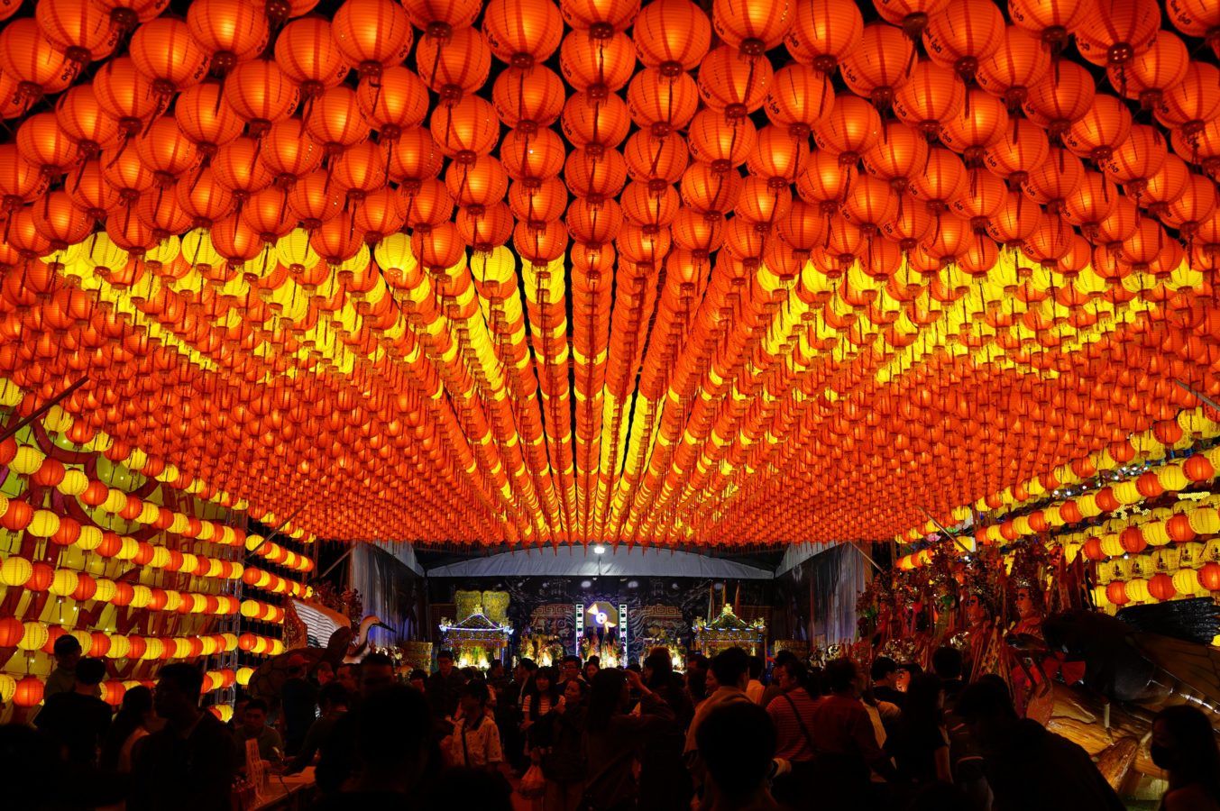 Why is red an auspicious colour for Chinese New Year?