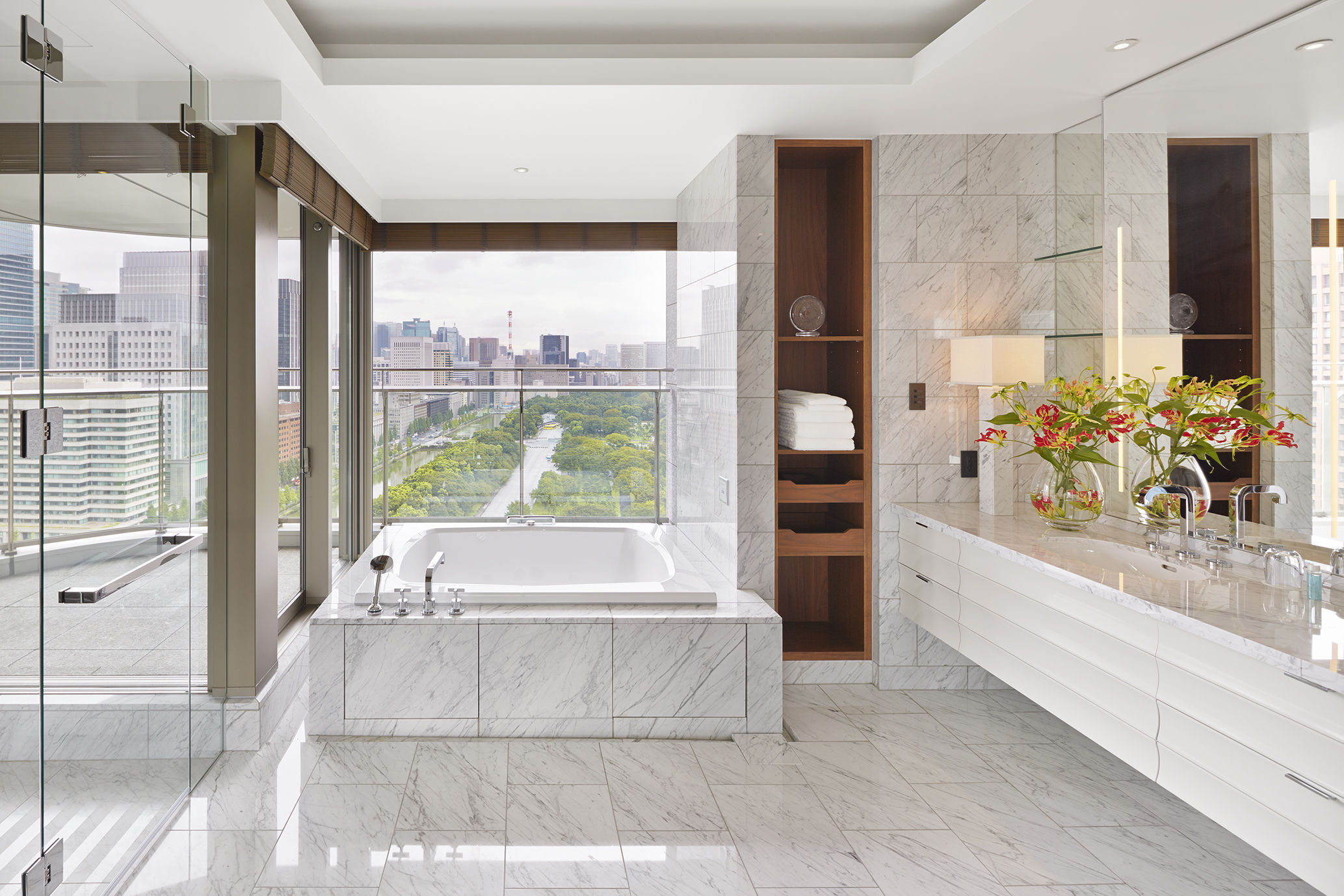 6 Best hotel bathtubs In Asia for deep and relaxing soaks