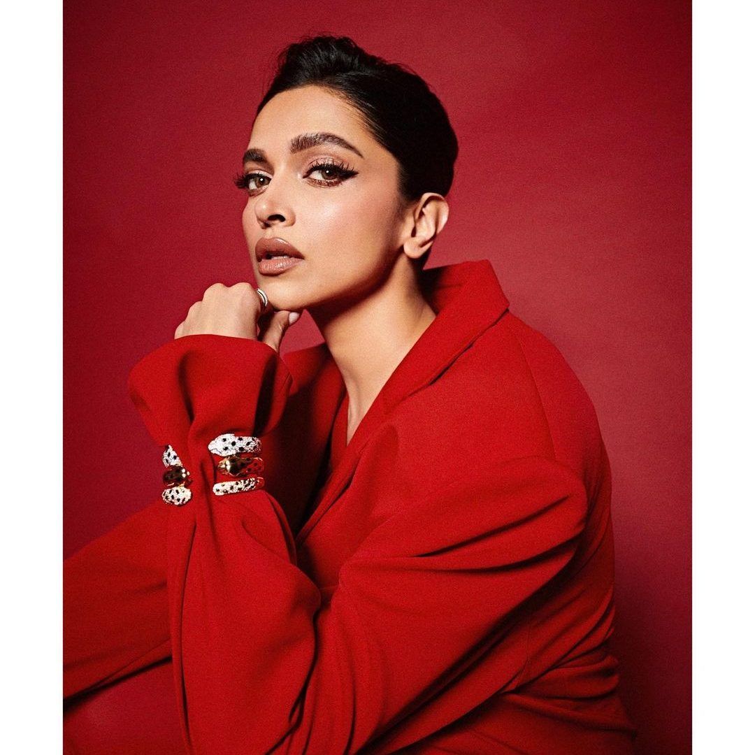 8 all-red celebrity looks to take cue from for Christmas 2022