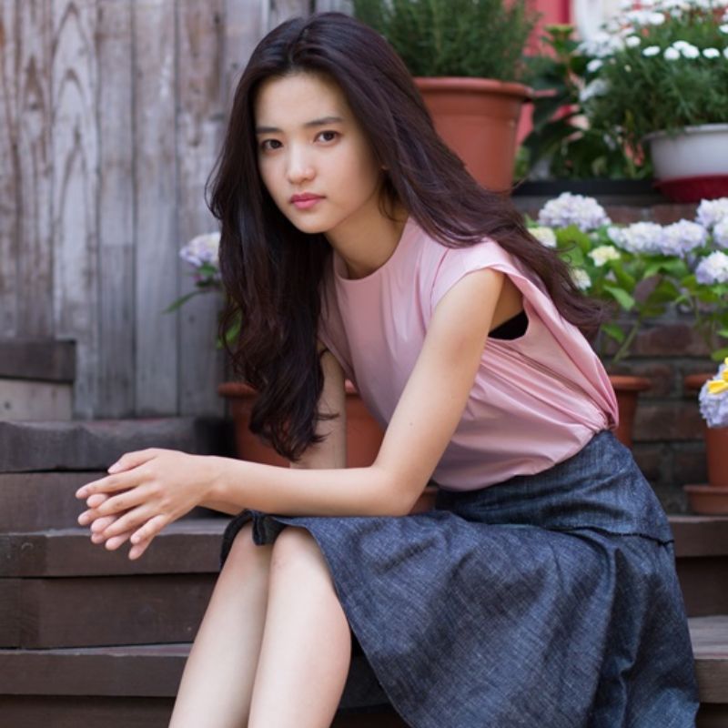 First jobs of famous celebrities, Margot Robbie to Brad Pitt