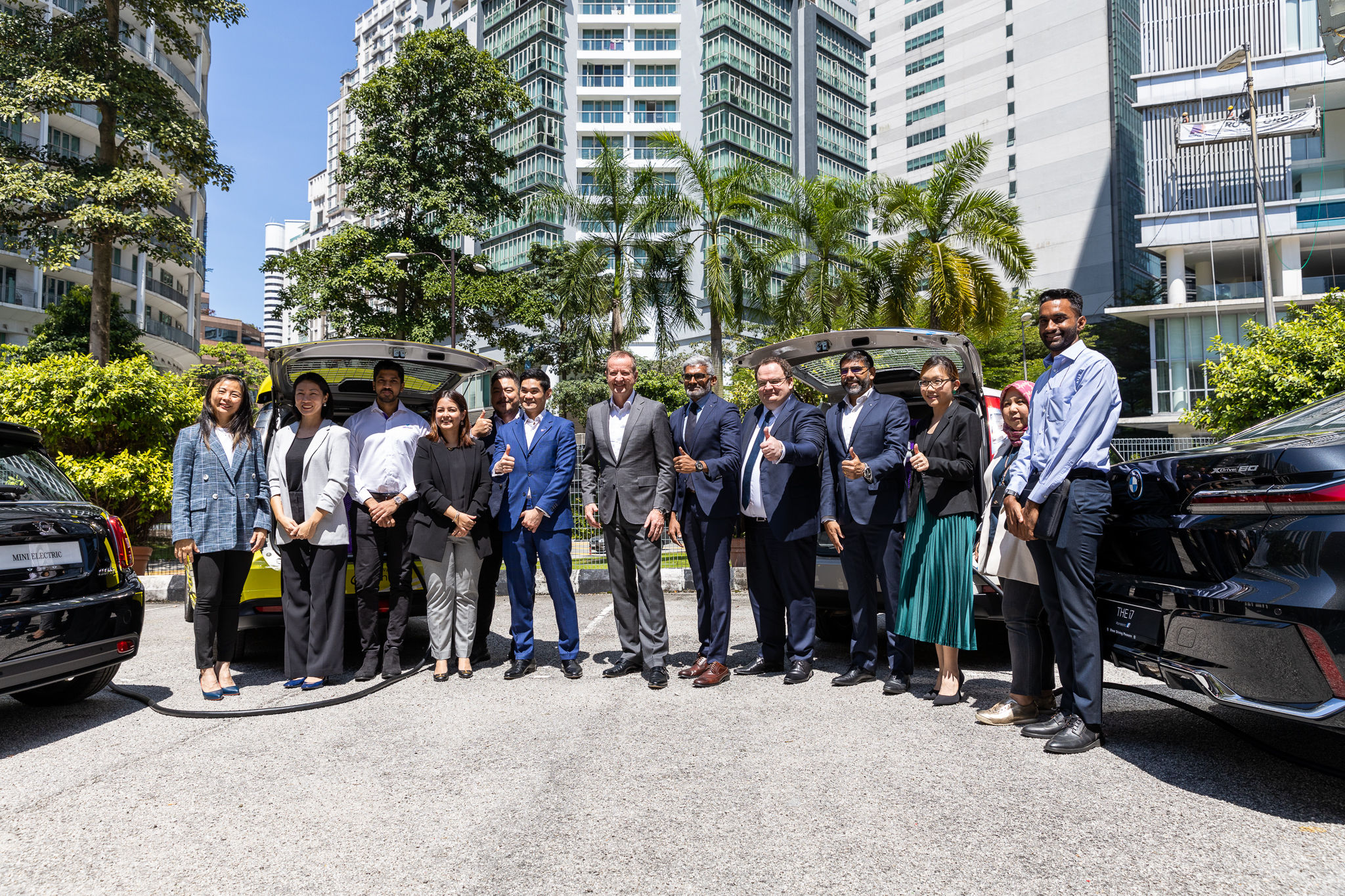 BMW presents the electrifying i7 at Forwardism, by BMW