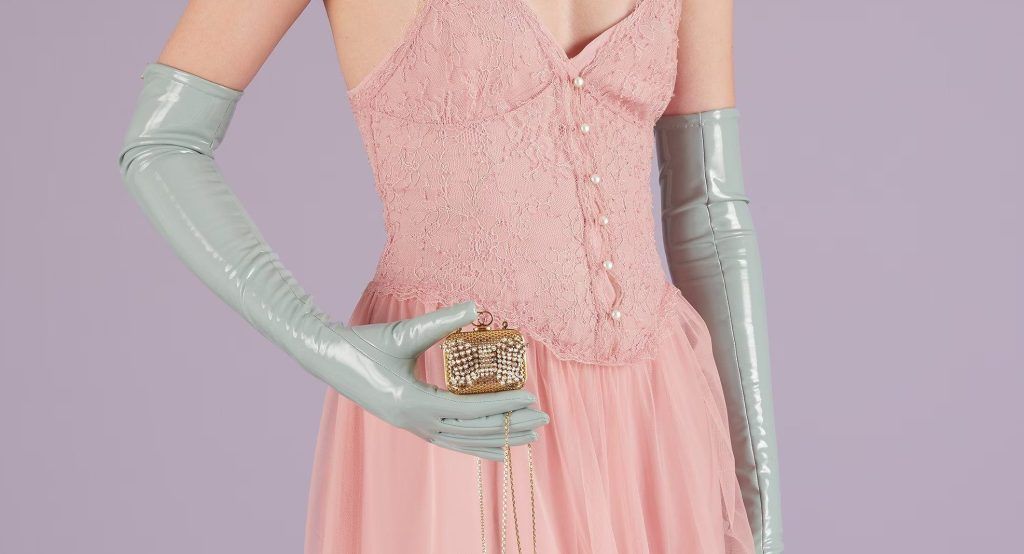 A brief history of the inimitable symbol of the house of Gucci