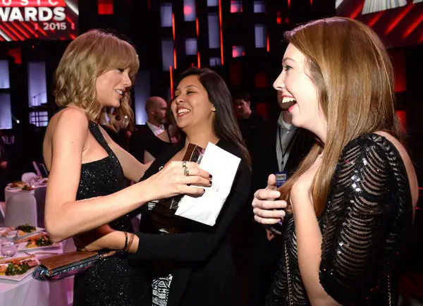 The best Taylor Swift fan moments that show us her warmth and kindness