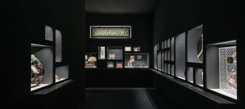 The Invisible Store by Bottega Veneta artfully creates an optical illusion