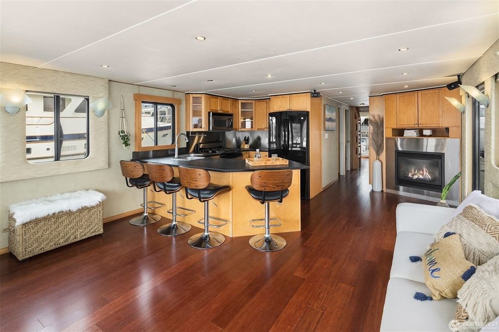 The world's most extravagant luxury houseboats and floating homes