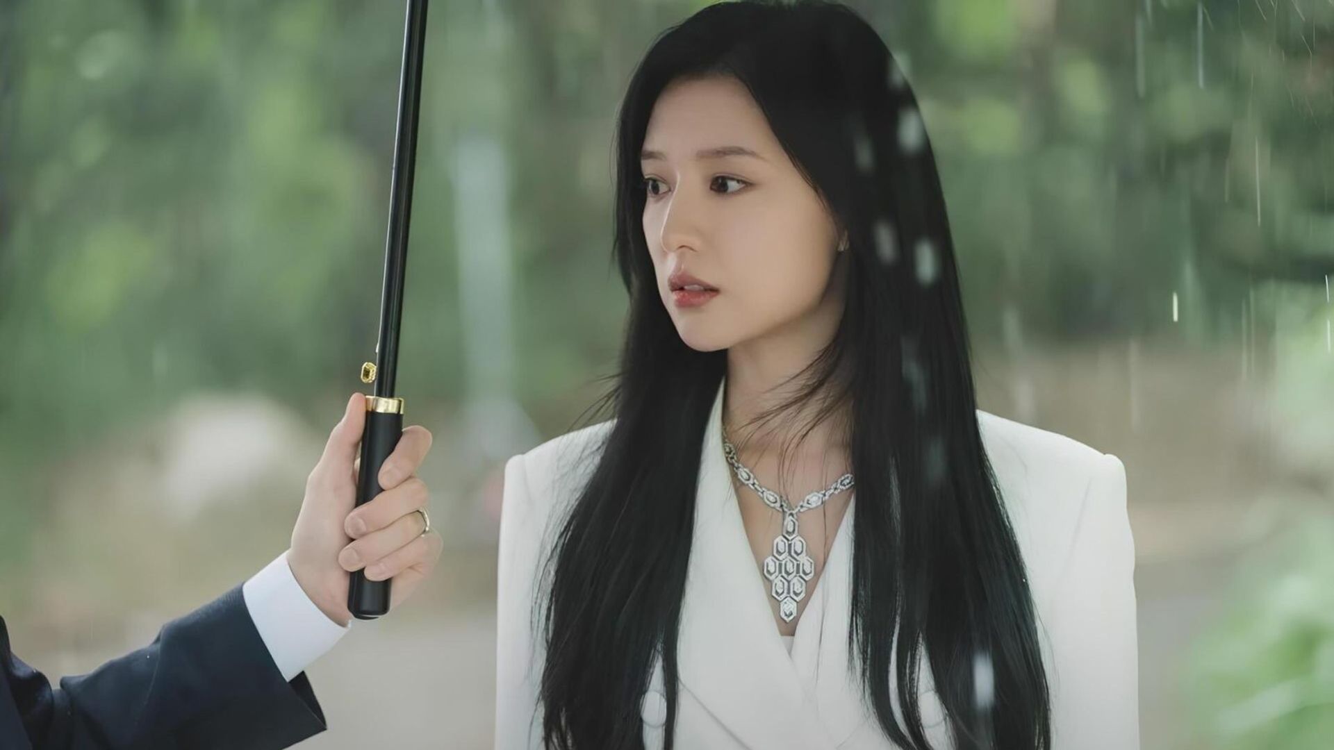 All the jewellery and watches we loved on Queen of Tears ...