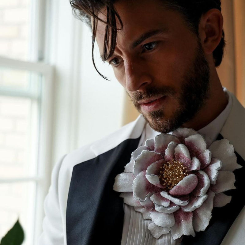 Bridgerton star Jonathan Bailey's impeccable style and best looks ...
