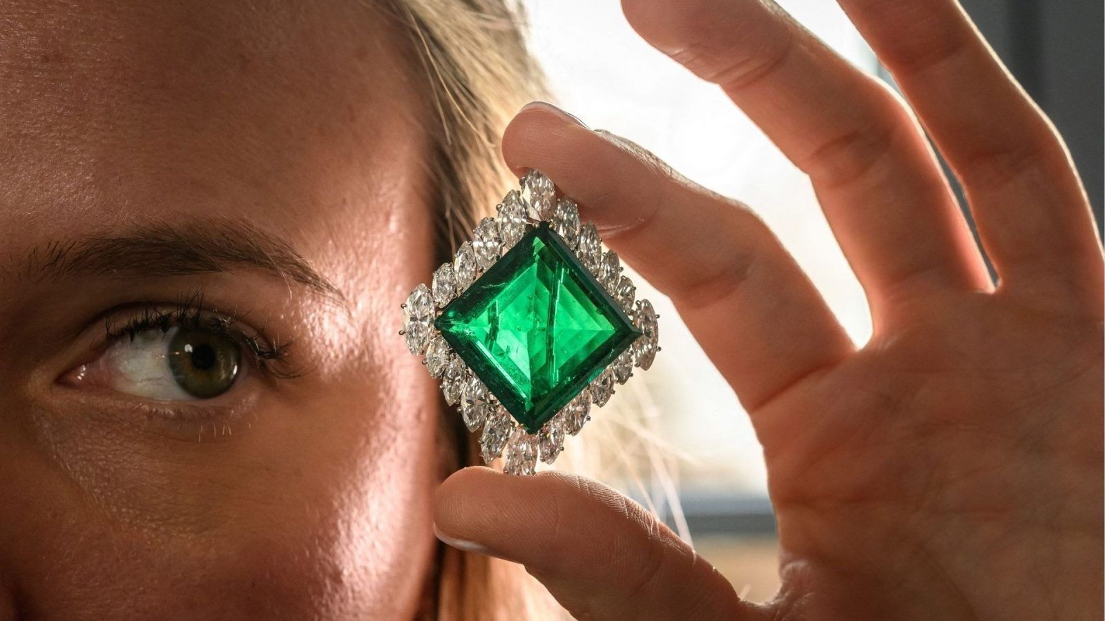 Aga Khan emerald fetches record USD 9 mil in Geneva auction