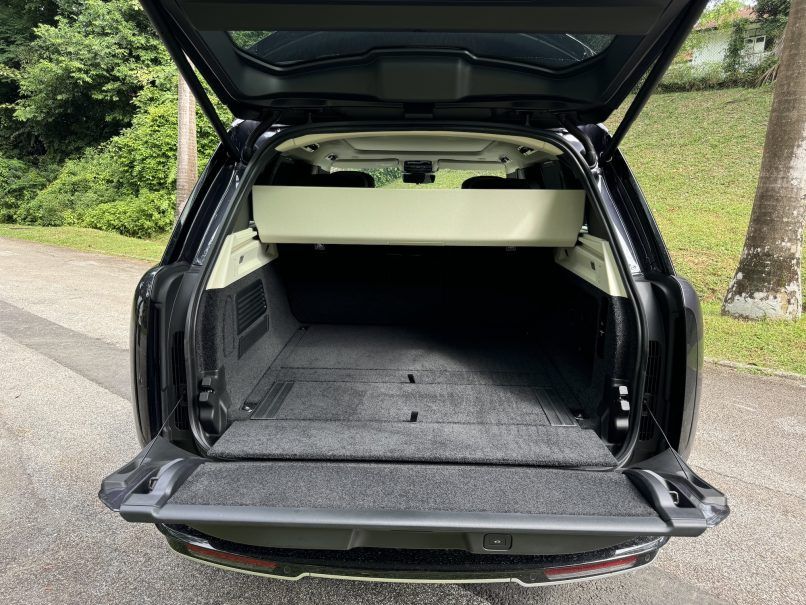 The new Range Rover PHEV is an eco-friendly luxury yacht on wheels ...