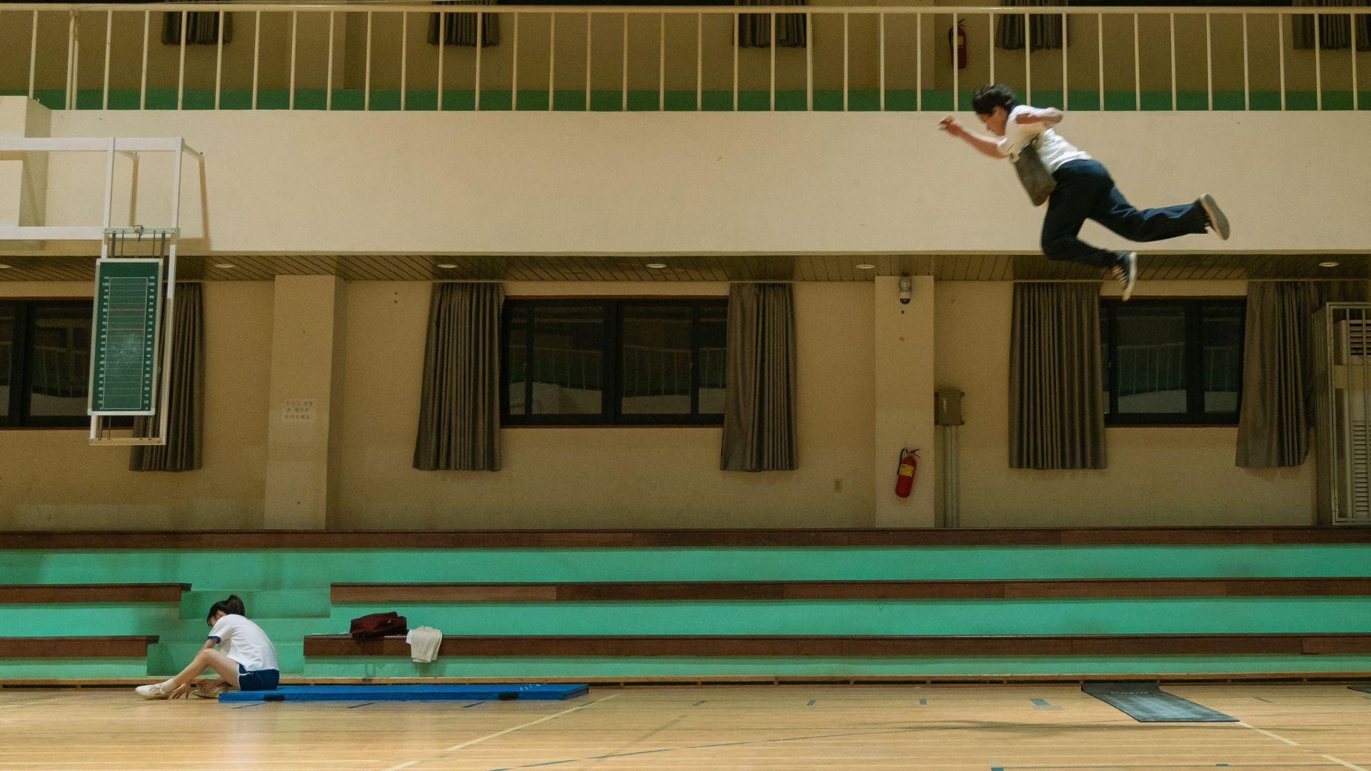 How are Kang Full's Light Shop and Moving connected?