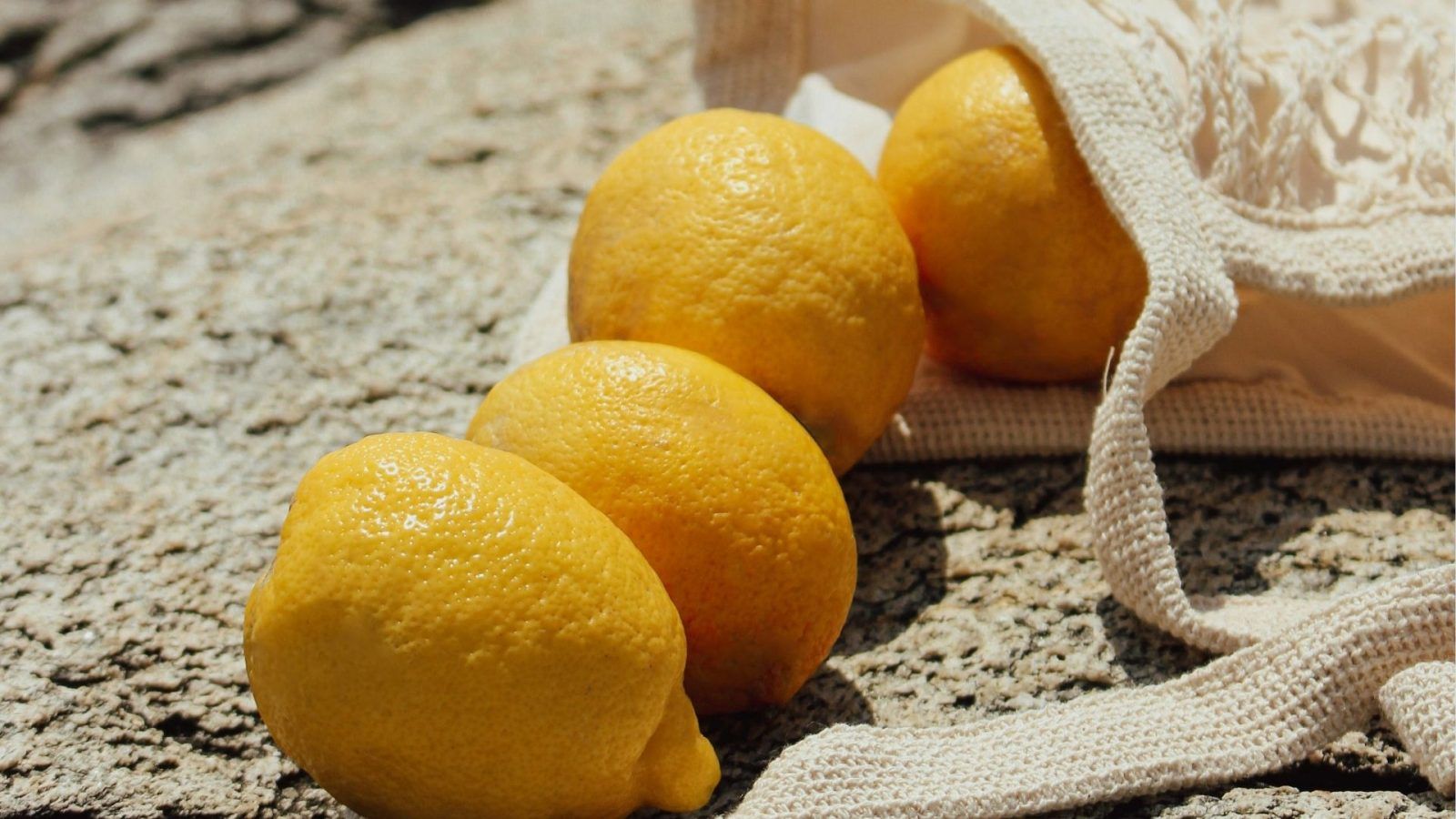 How to use the lemon juice detox diet to shed the pounds