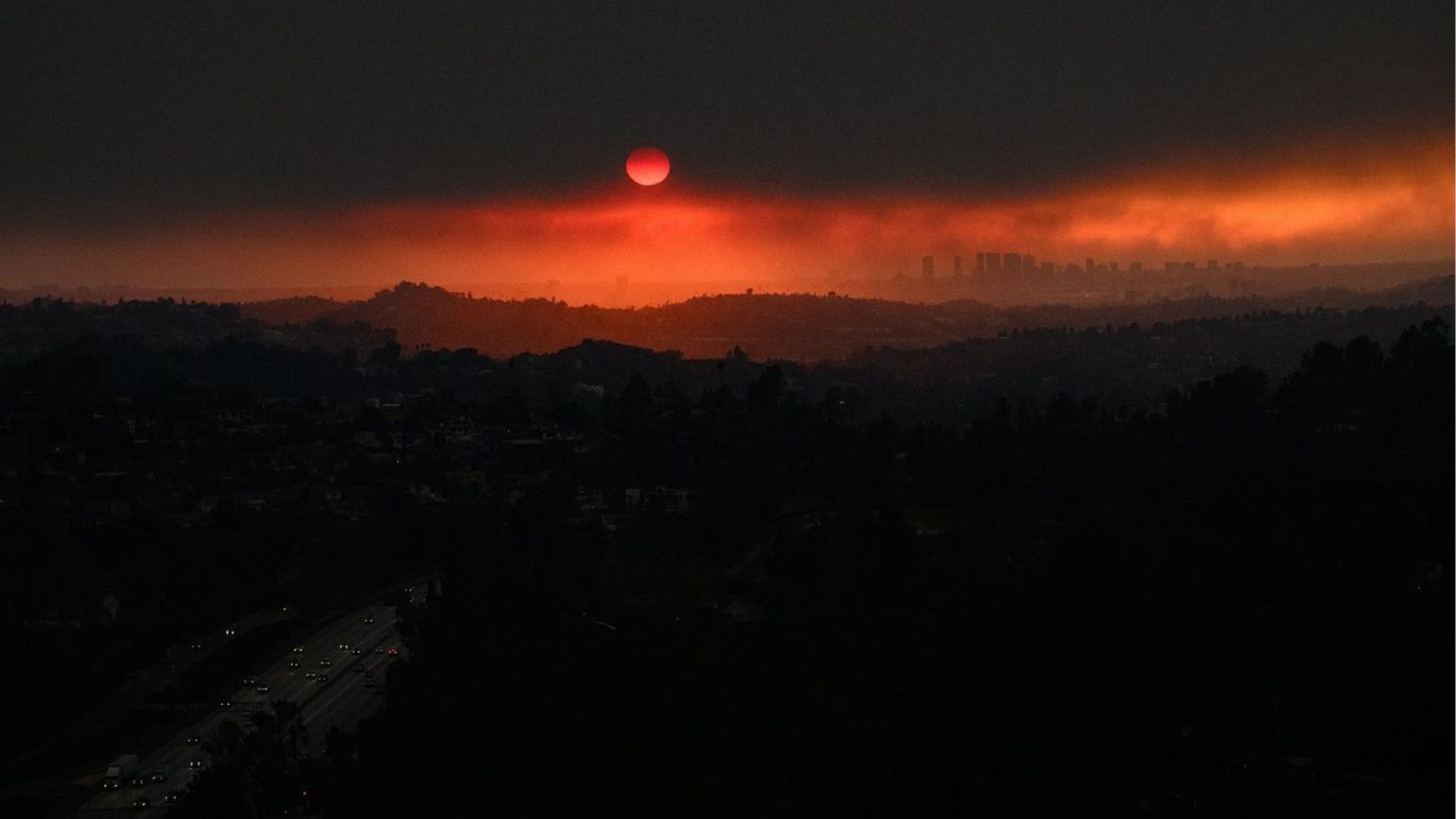 LA Pacific Palisades: Hollywood events postponed due to fire ...