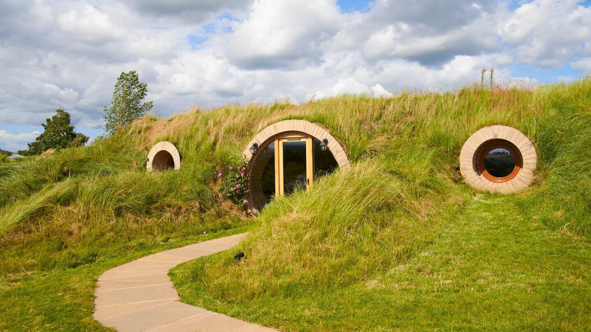 Live out your LOTR fantasies at these hobbit homes on Airbnb ...