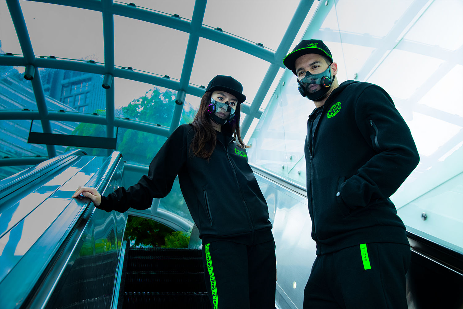 This high-tech face mask has ventilation zones and a built-in microphone