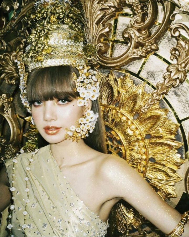 Lisa honours her Thai heritage in the music video, LALISA