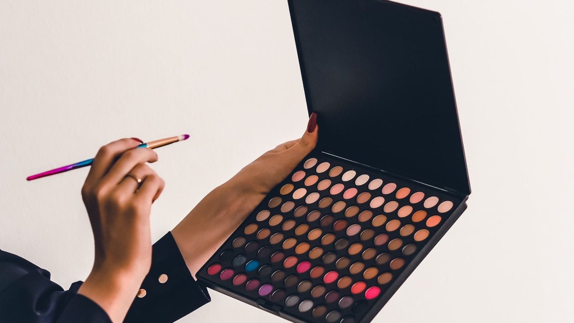 10 of the most popular beauty influencers in the world