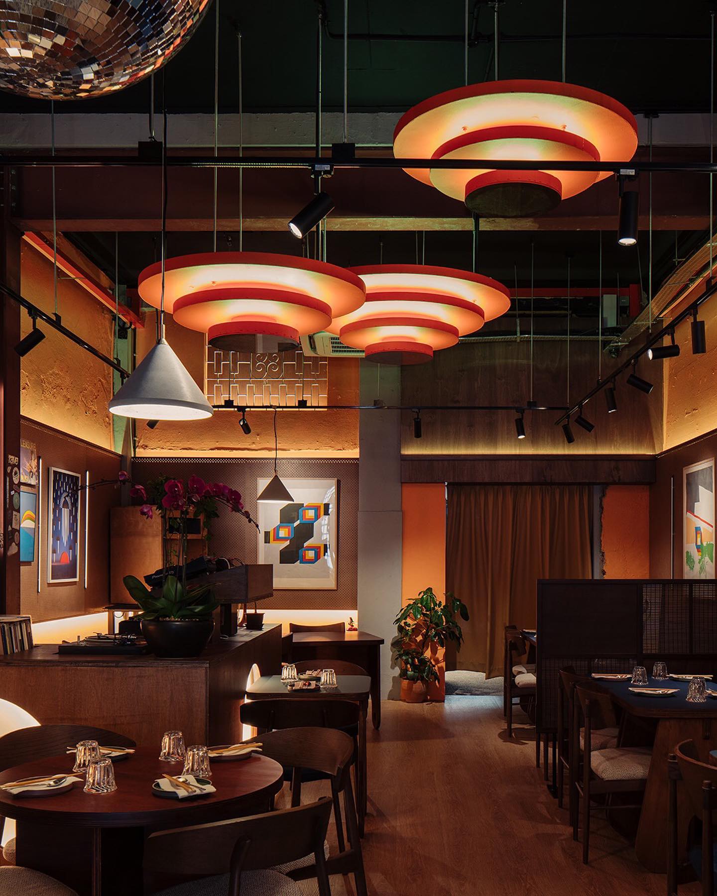 Best bars for live music, performances and vinyl records in Singapore