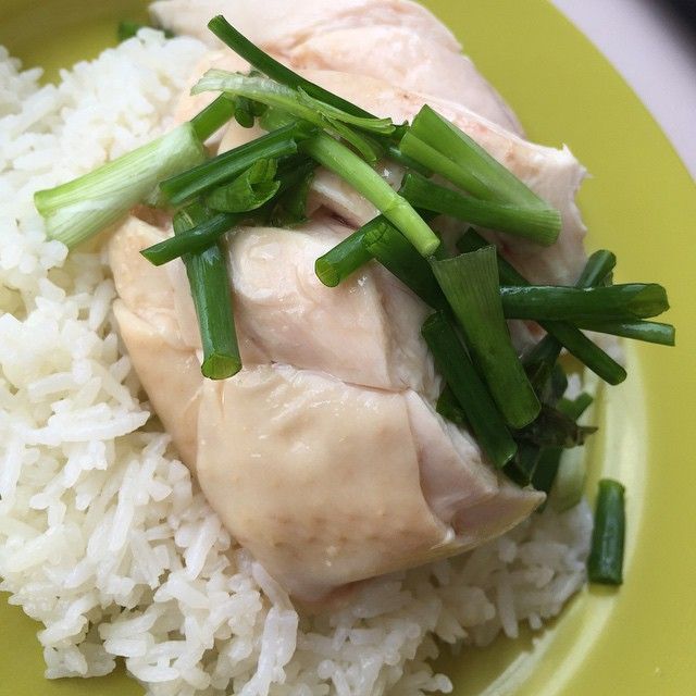 Where to find the best Hainanese chicken rice in Singapore