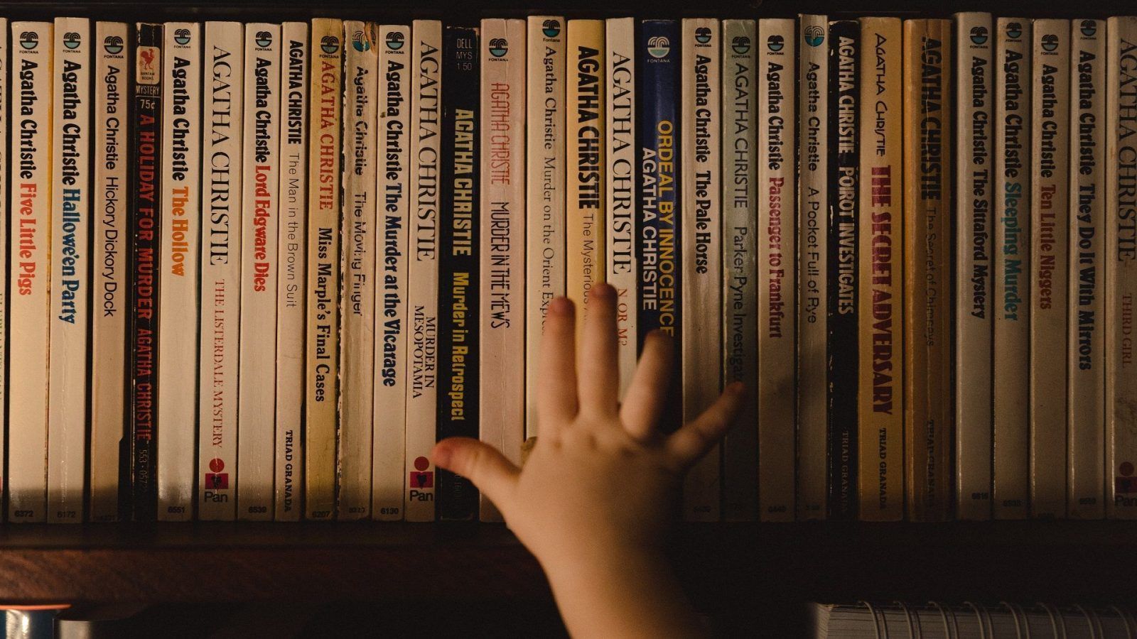 15 of the best detective novels that'll keep you riveted to the very end