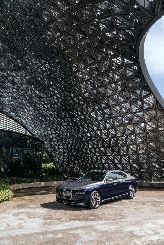 Elaine Lim reviews the new BMW 735i Pure Excellence