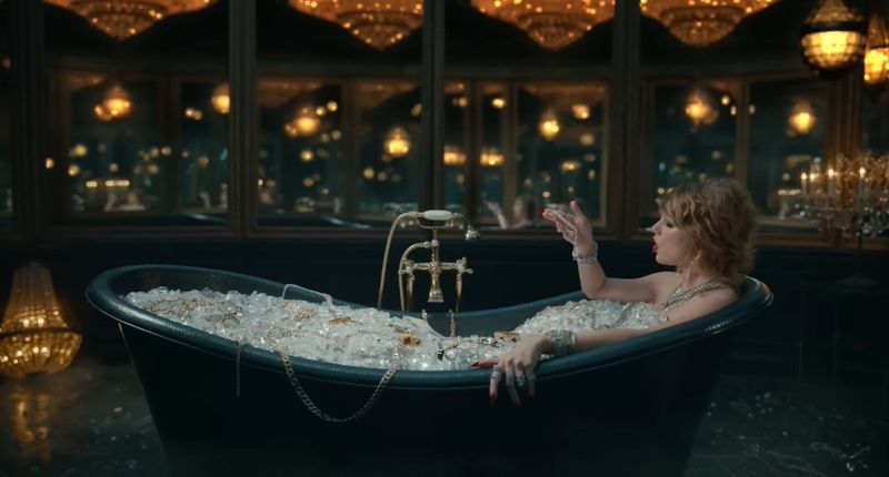 Famous celebrities who are huge Taylor Swift fans aka Swifties