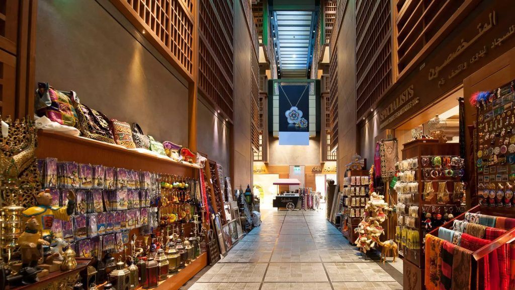 A travel guide to Abu Dhabi and Its best hotels, attractions and more