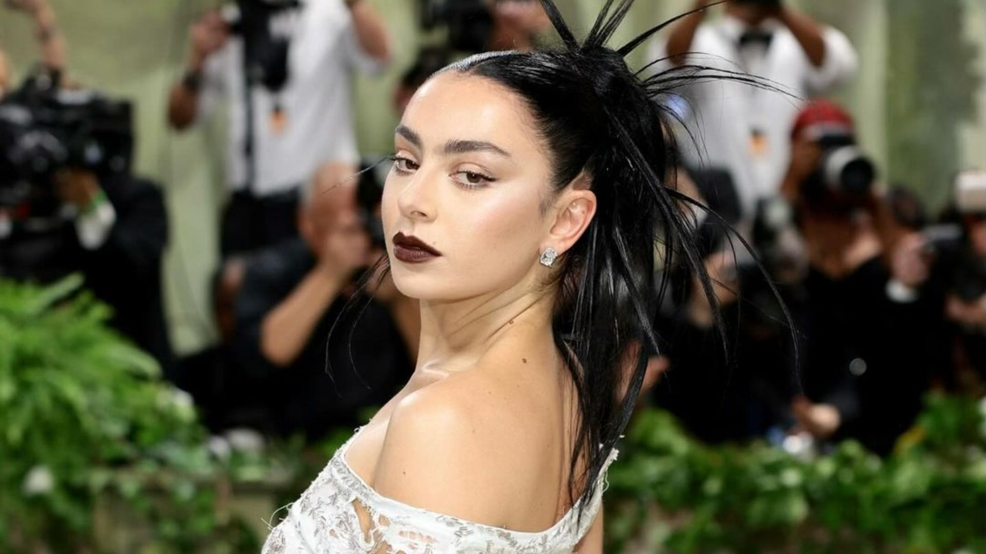 10 female singers rising up to lead the new generation of pop girls