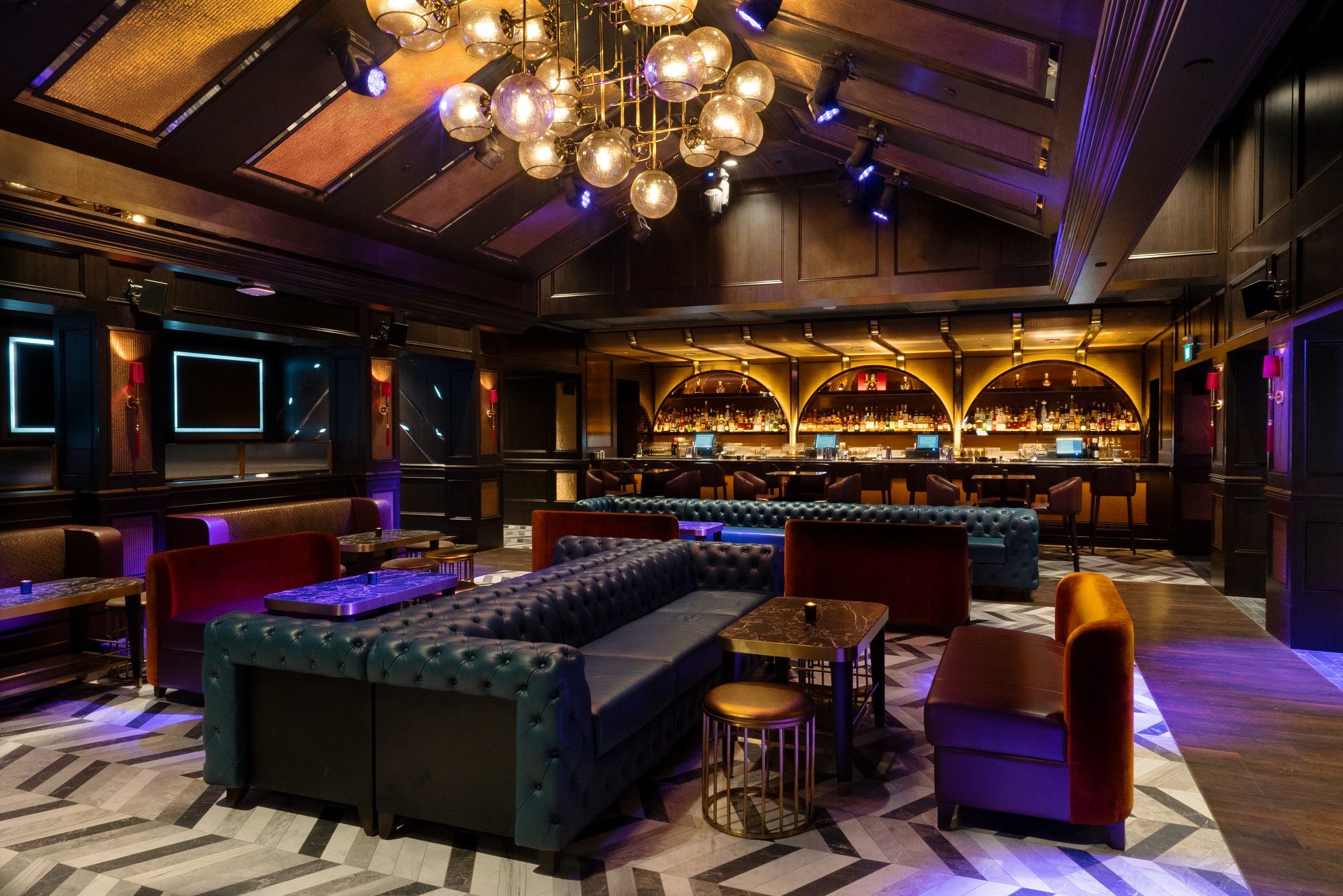 Enjoy a night of delectable cocktails at these 4 stunning bars