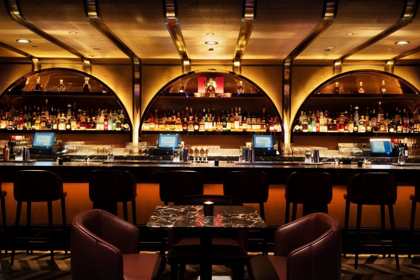 Enjoy a night of delectable cocktails at these 4 stunning bars