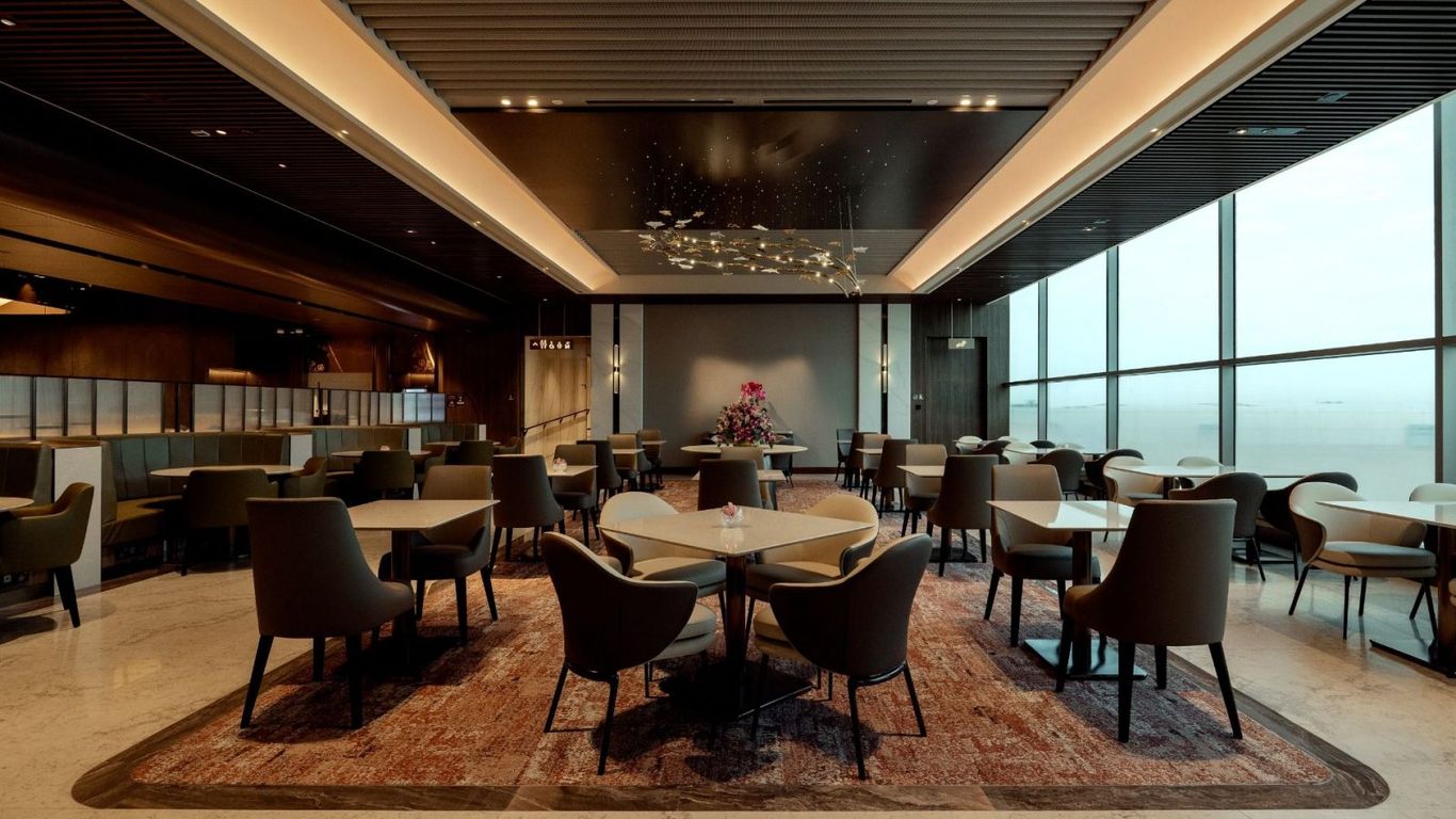 Singapore Airlines new First Class SilverKris Changi T2 Lounge ...