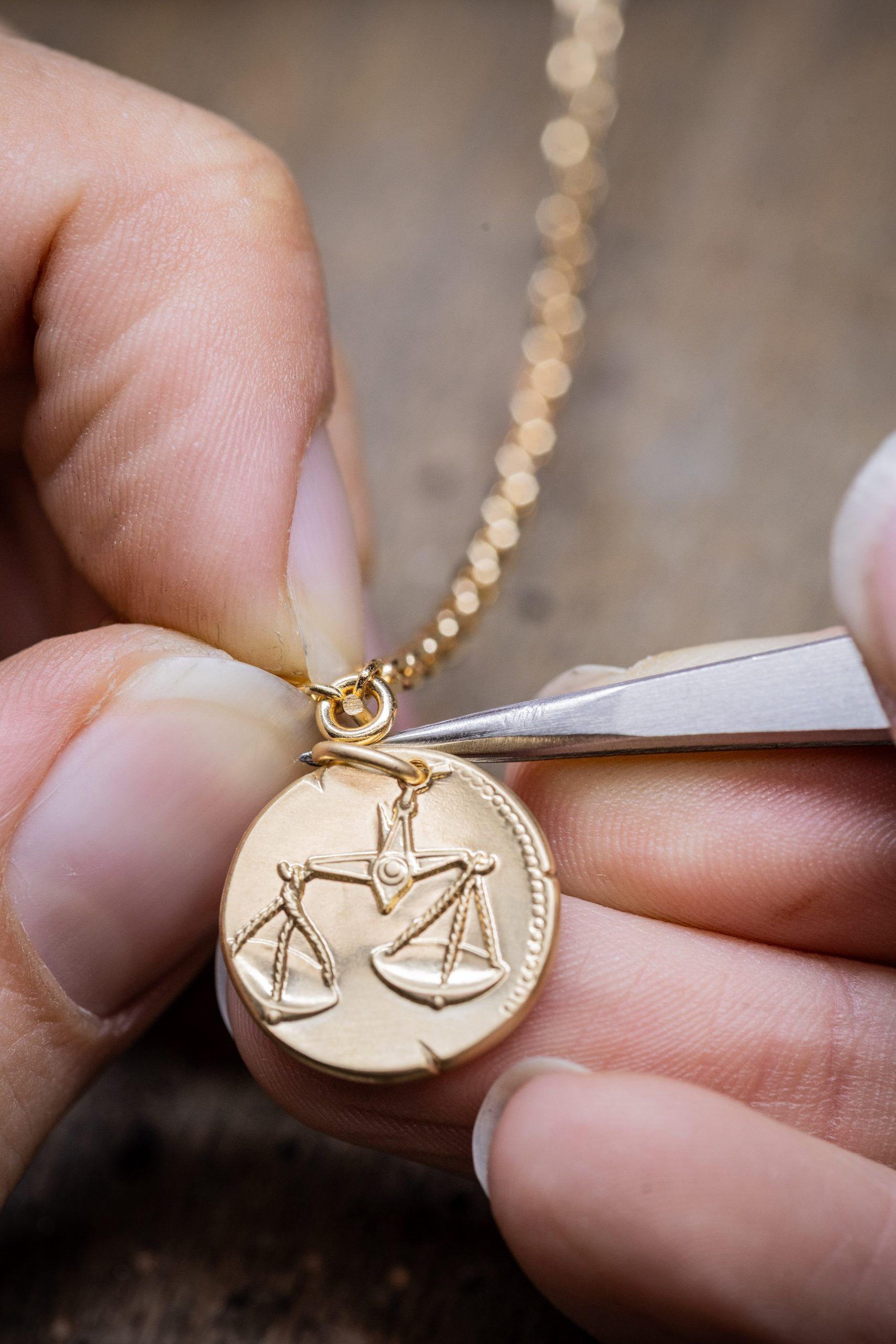 Van Cleef & Arpels lights up the sky with the new Zodiaque bracelet ...