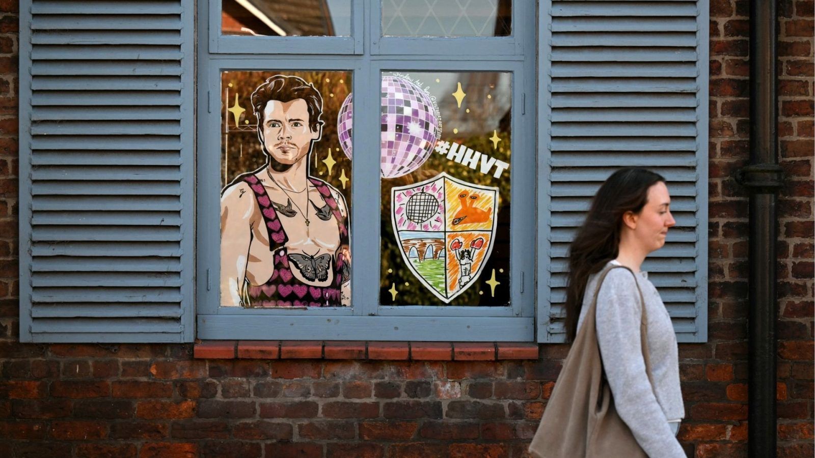 Harry Styles fans head in one direction: to star's home village