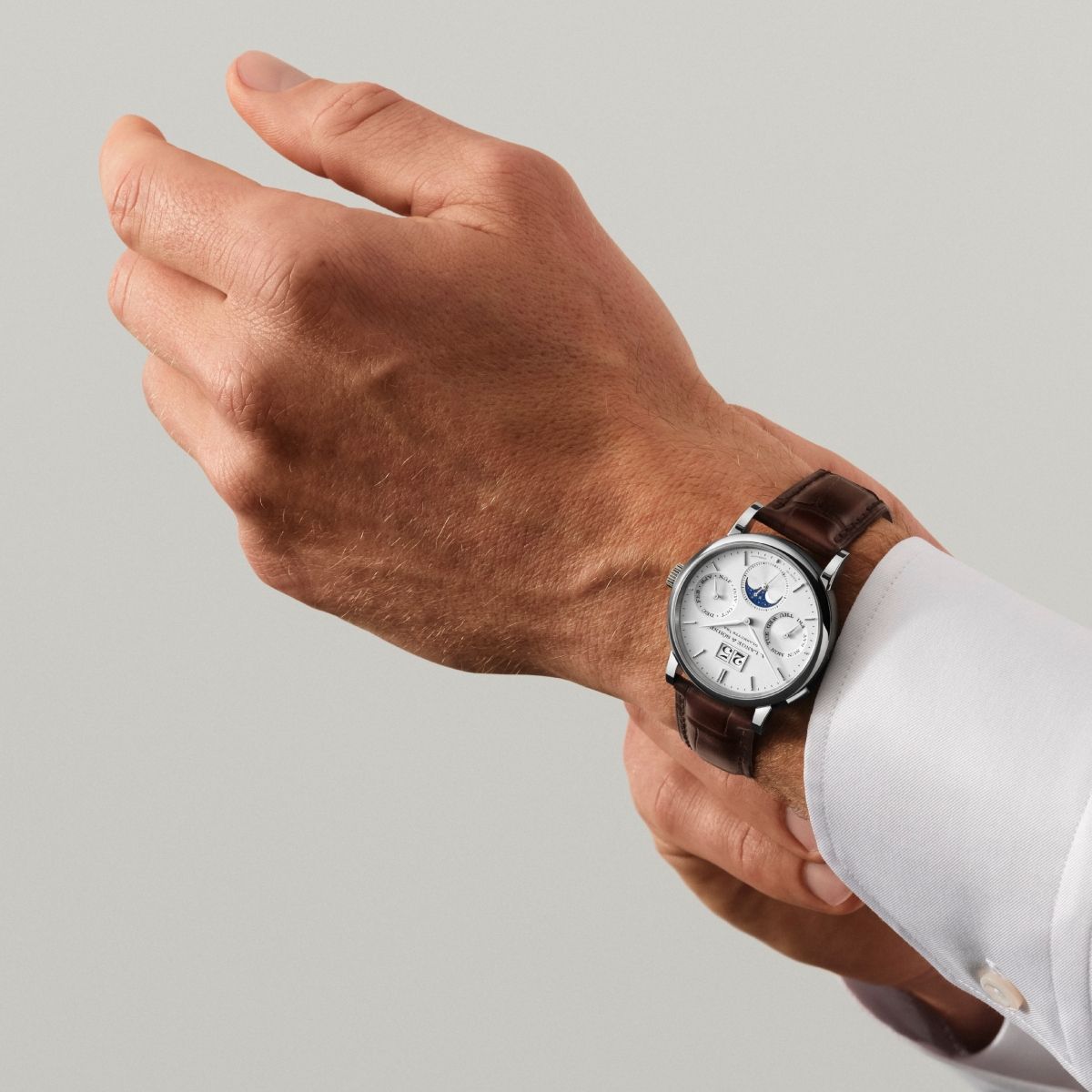 A. Lange & Söhne simplifies complexity with the new Saxonia Annual ...
