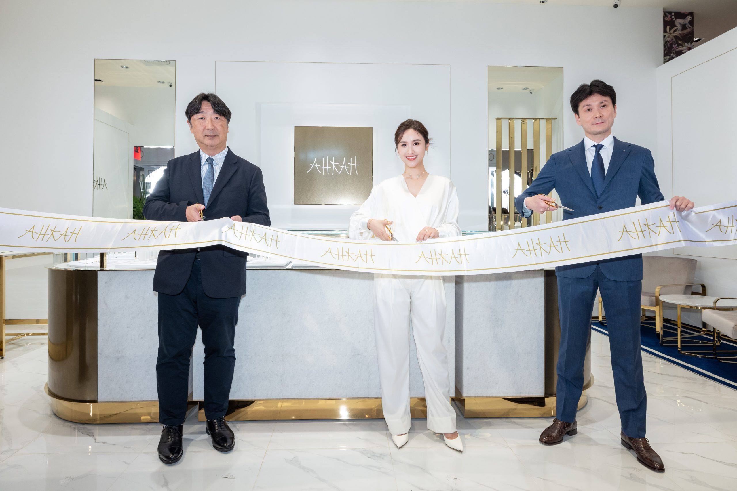日本時尚珠寶 AHKAH 二店開幕，吳姍儒 Sandy 分享日常「甜辣」疊戴小技巧 | Prestige Online - Taiwan