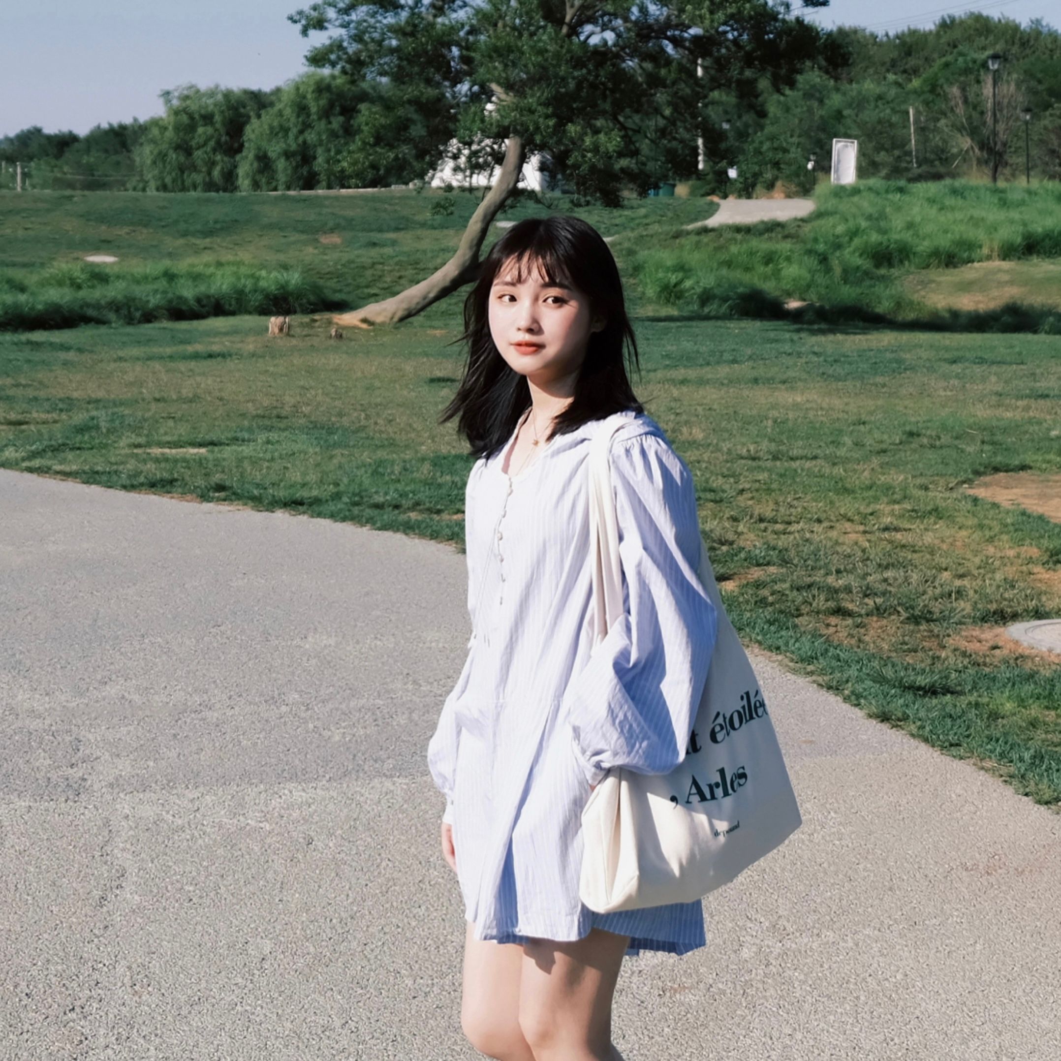 Pantone 2025 年度代表色怎麼穿？盤點摩卡慕斯的五種搭配思路！ | Prestige Online - Taiwan